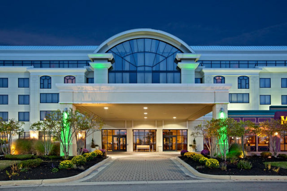 Holiday Inn – Roberts Centre Hotel| Hotels Near Dayton : Roberts Centre
